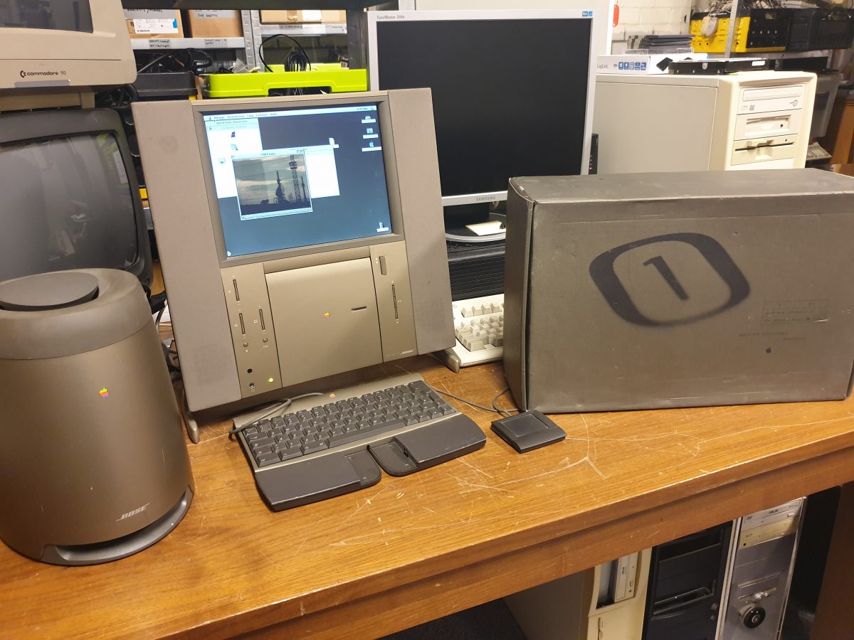 Apple Twentieth Anniversary Macintosh - HomeComputerMuseum
