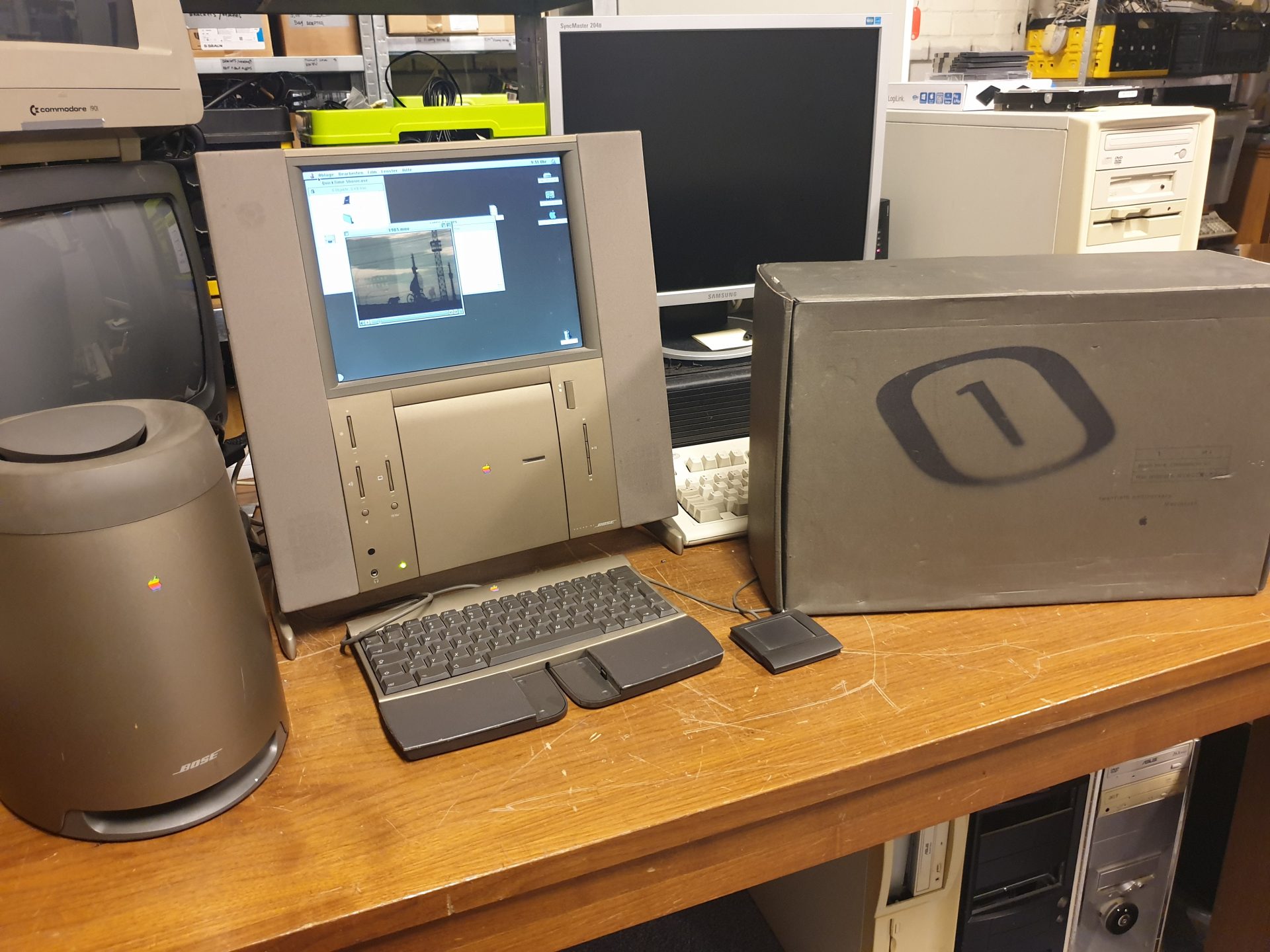 Apple Twentieth Anniversary Macintosh - HomeComputerMuseum