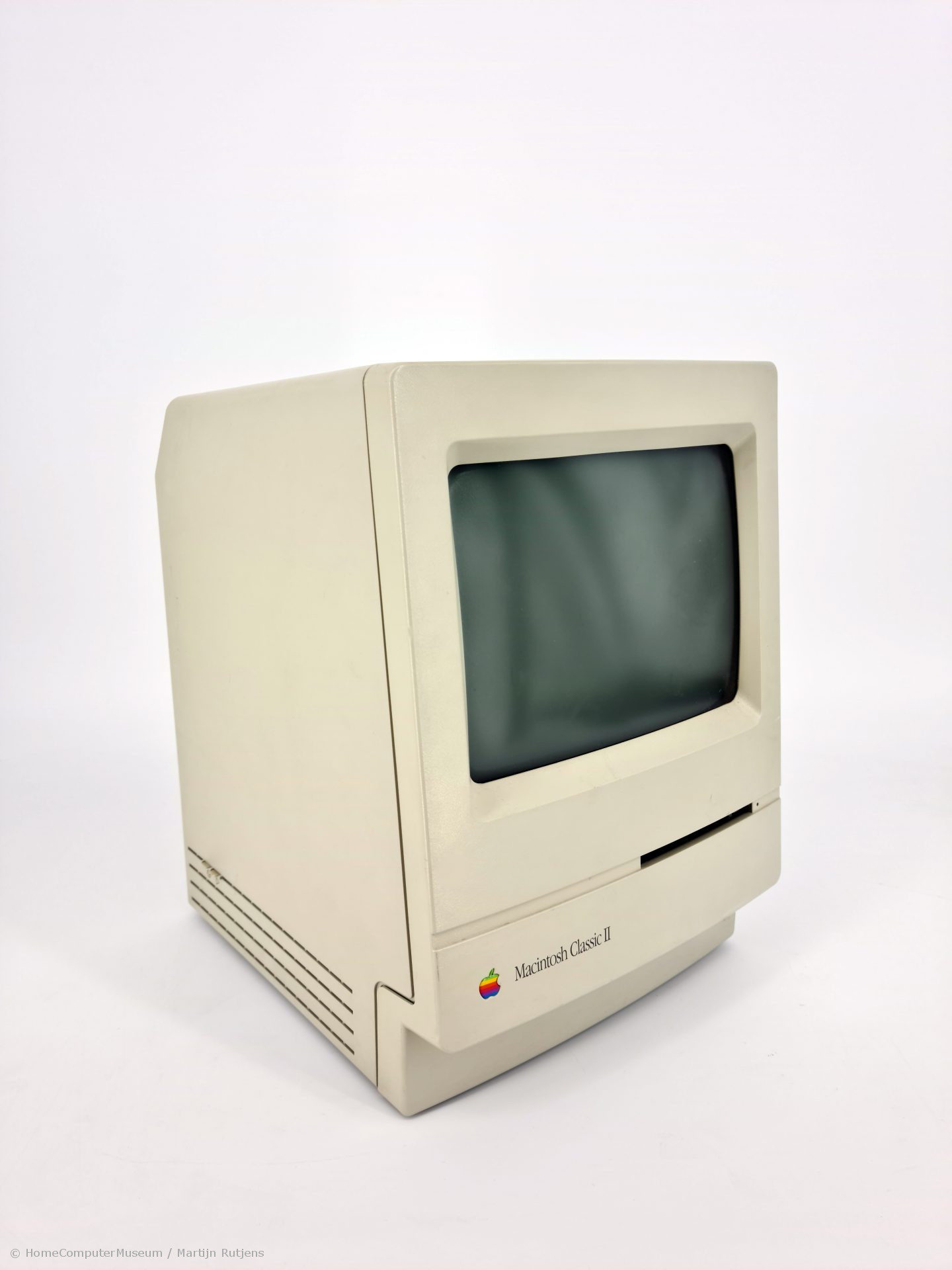 HomeComputerMuseum - Macintosh Classic II