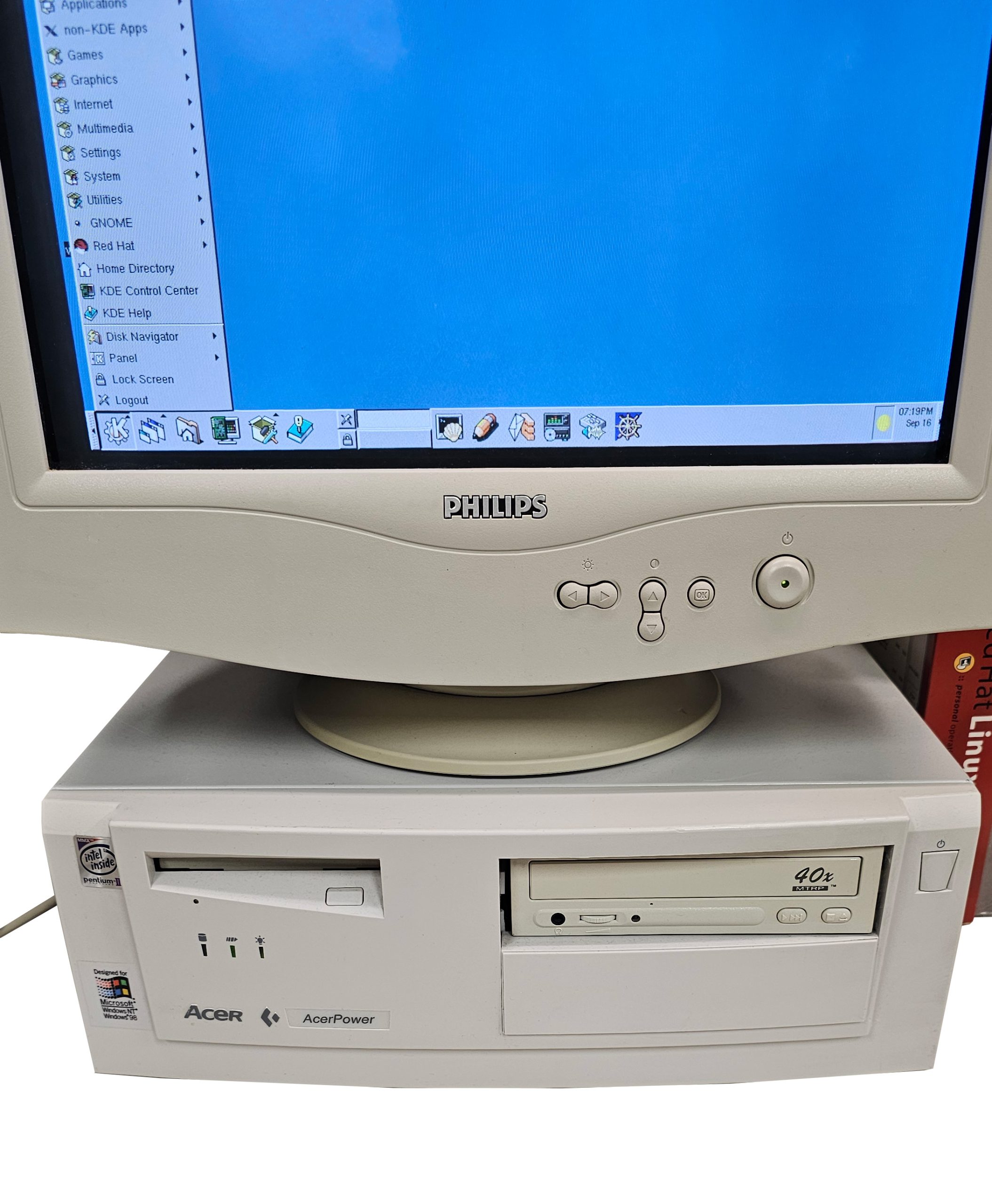 HomeComputerMuseum - Acer Pentium II Red Hat 6.2 server