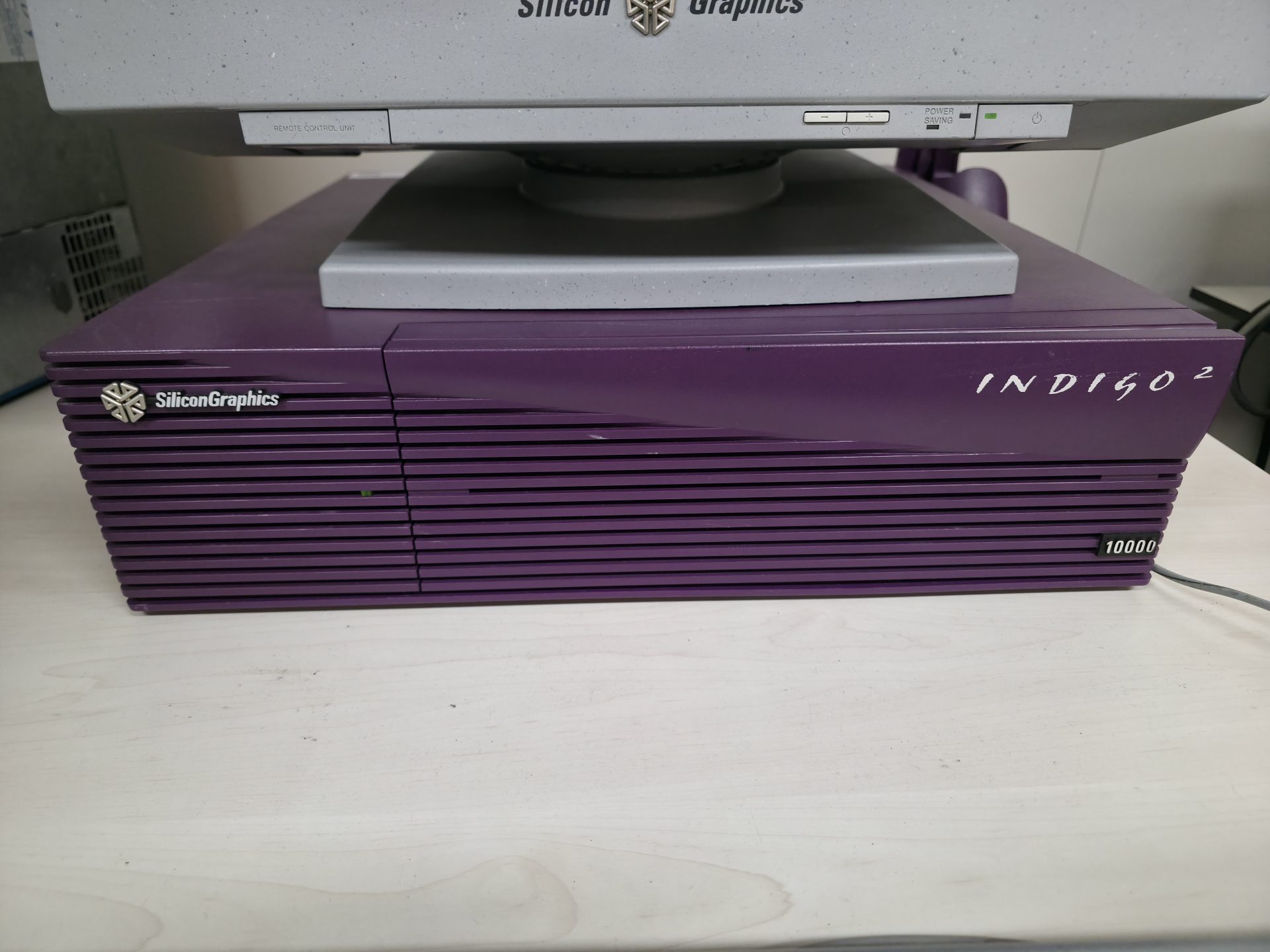 HomeComputerMuseum - Silicon Graphics Indigo 2 IMPACT 10000
